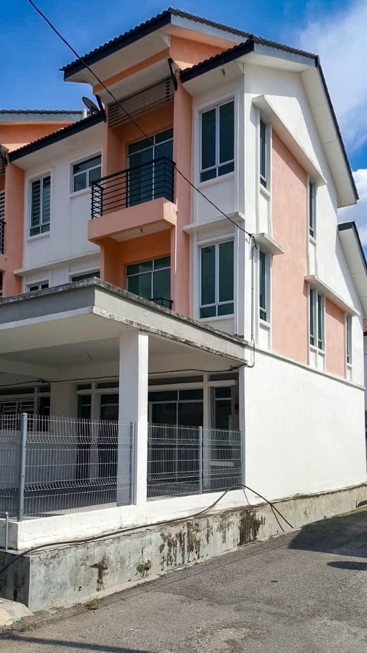 Teres Endlot 3 Tingkat untuk dijual di Anjung Bercham Megah, Ipoh ...