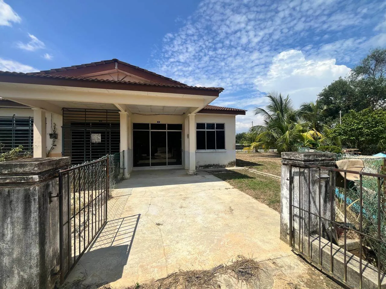 RUMAH TERES SETINGKAT LOT TEPI UNTUK DIJUAL DI TAMAN CHENDERONG JAYA ...